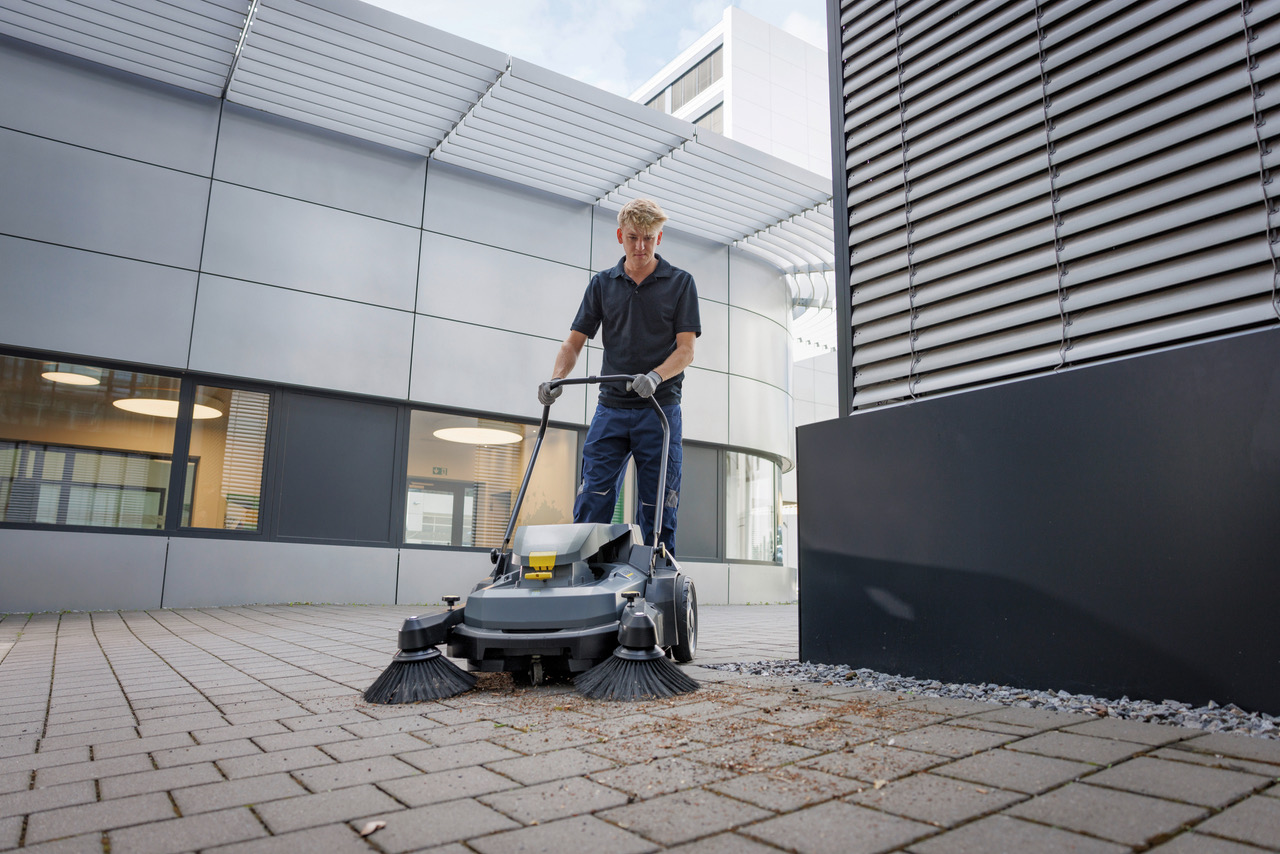 Industrial Floor Sweeper Machine Equipment - AMB Tools